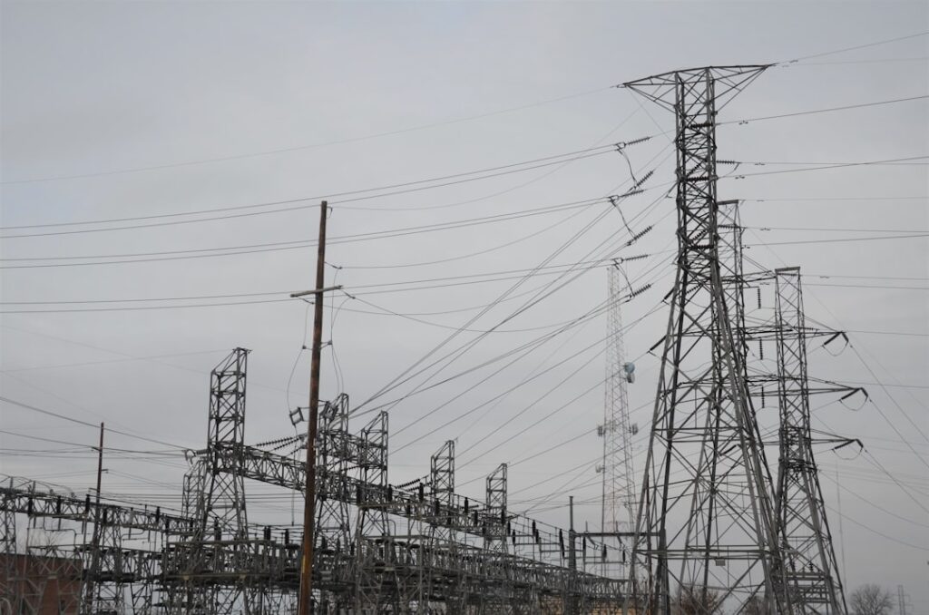 The Impact of Natural Cycles on Power Grid Collapse