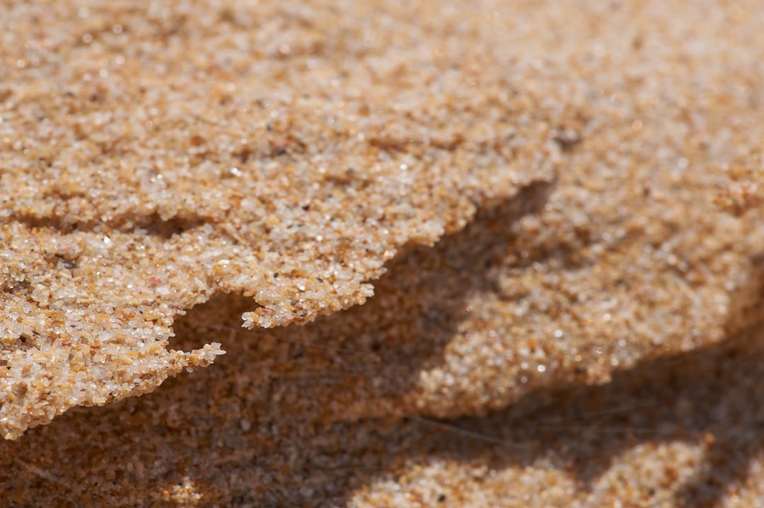 Comparing High Silica Sand and Construction Aggregate